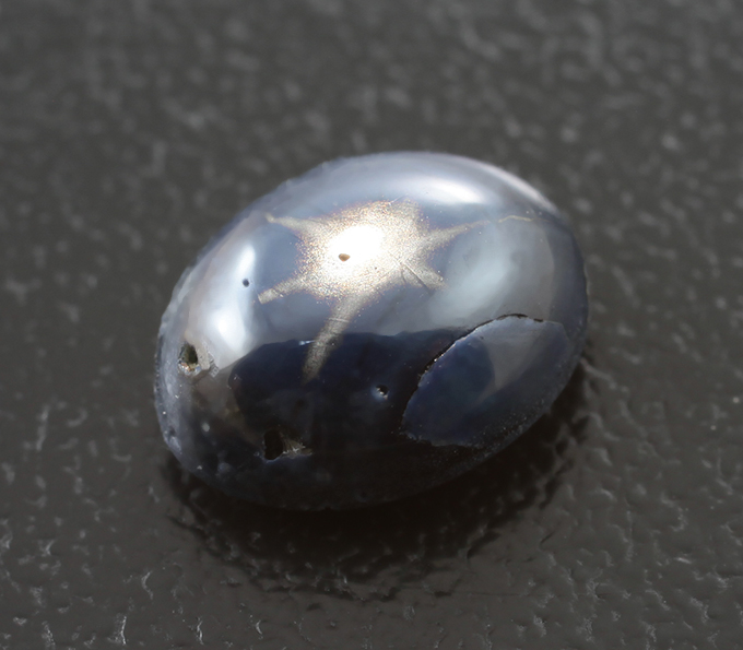 Звездчатый сапфир 3,19 карата купить в интернет магазине Серебряные ...